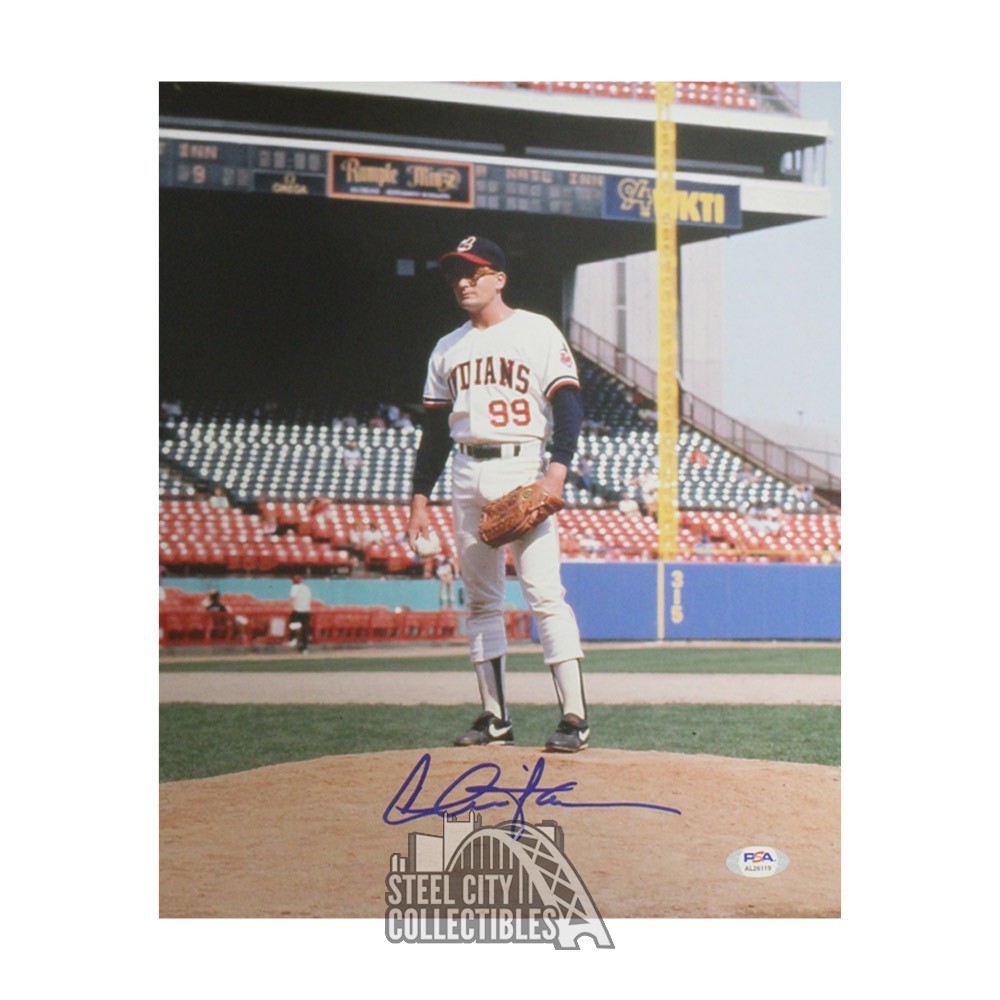 Charlie Sheen Autographed Wild Thing Major League 11x14 Photo - PSA ...