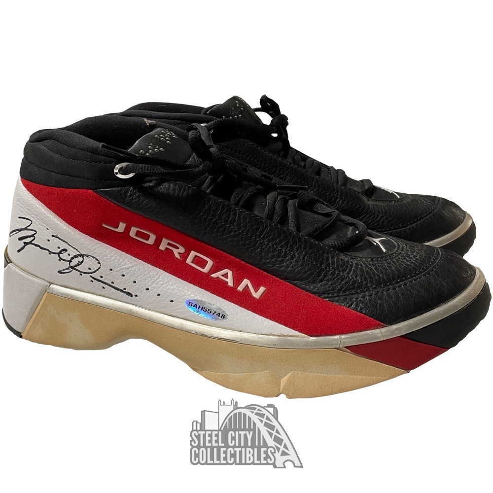 Michael Jordan Autographed White/Red/Black Jordan Low Basketball Shoes ...
