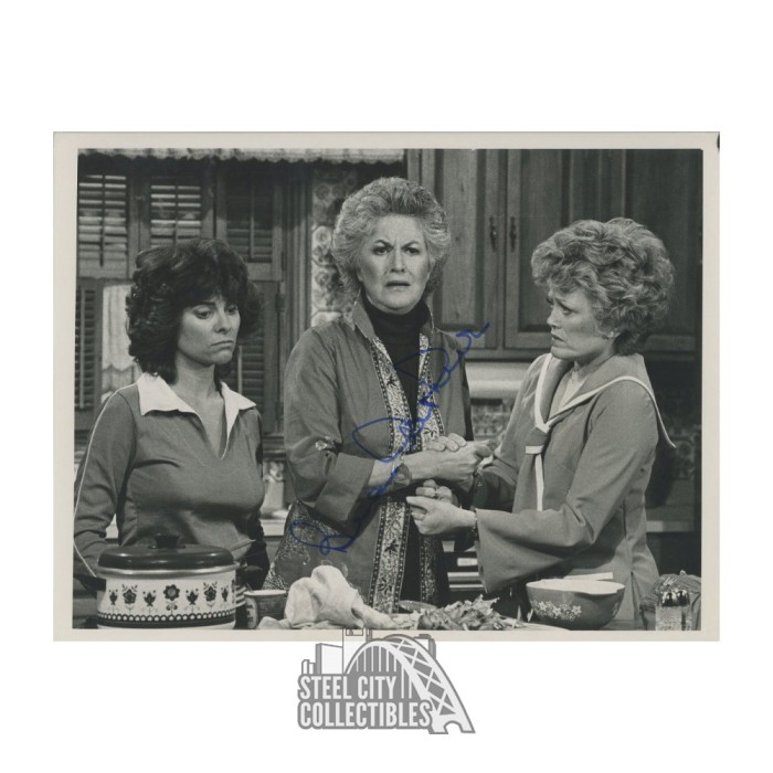 Bea Arthur Autographed Maude 7x9 Photo - JSA | Steel City Collectibles