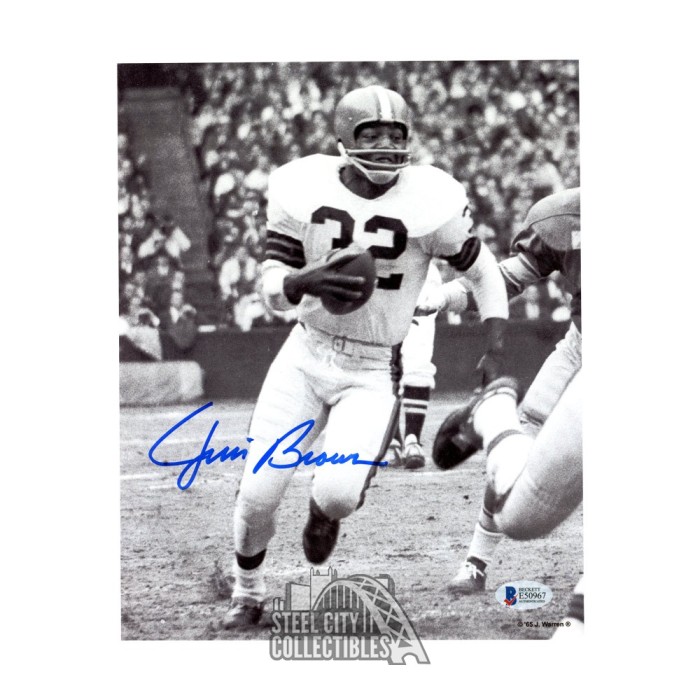 Jim Brown Autographed Cleveland 8x10 Football Photo (B&W Running ...